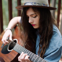 Amber Russell Online Guitar Lessons - TrueFire